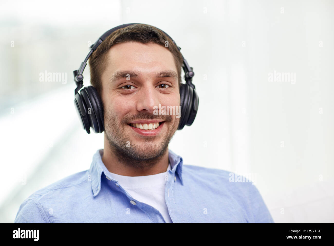 Hispanic man in headphones hi-res stock photography and images - Alamy