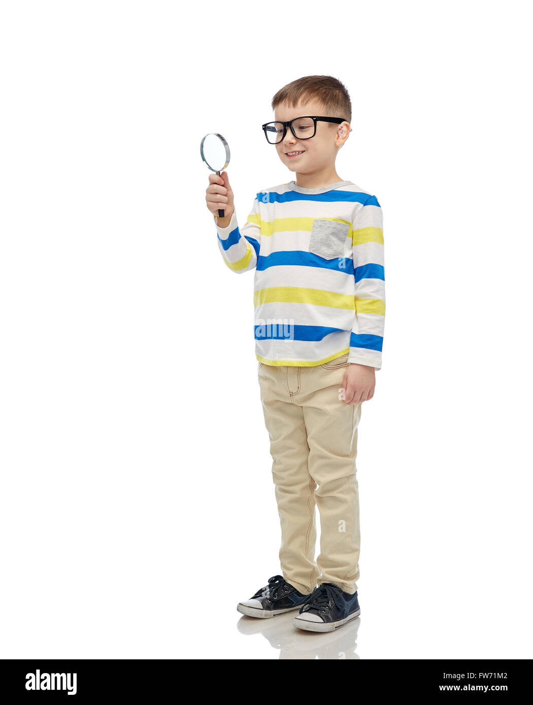 little boy in eyeglasses with magnifying glass Stock Photo - Alamy