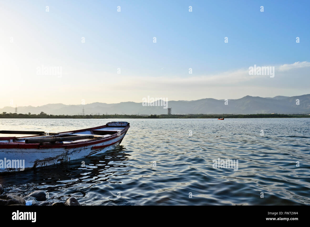 Empty lake hi-res stock photography and images - Alamy