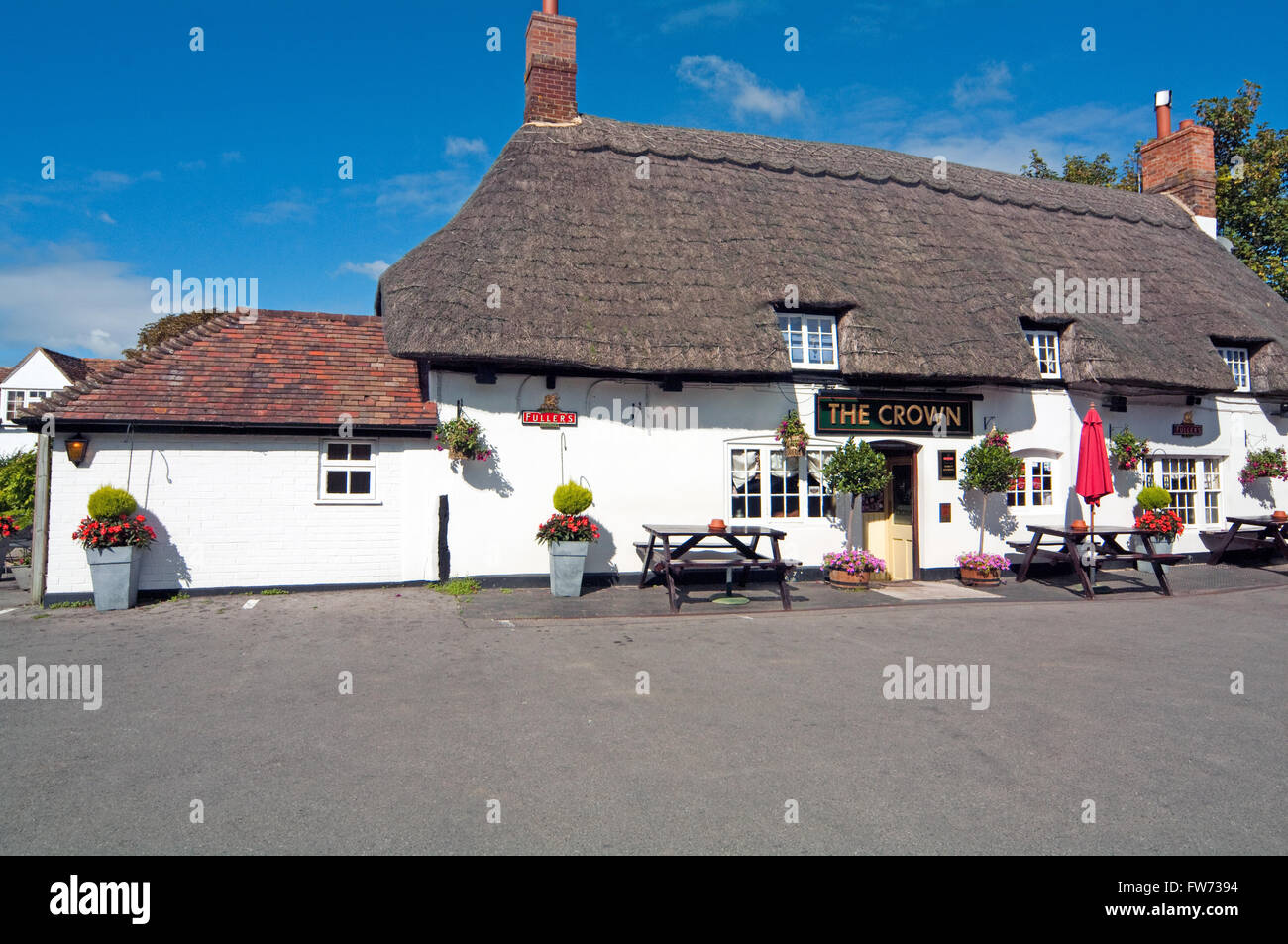 Cuddington, The Crown Pub Thatch, Buckinghamshire Stock Photo - Alamy
