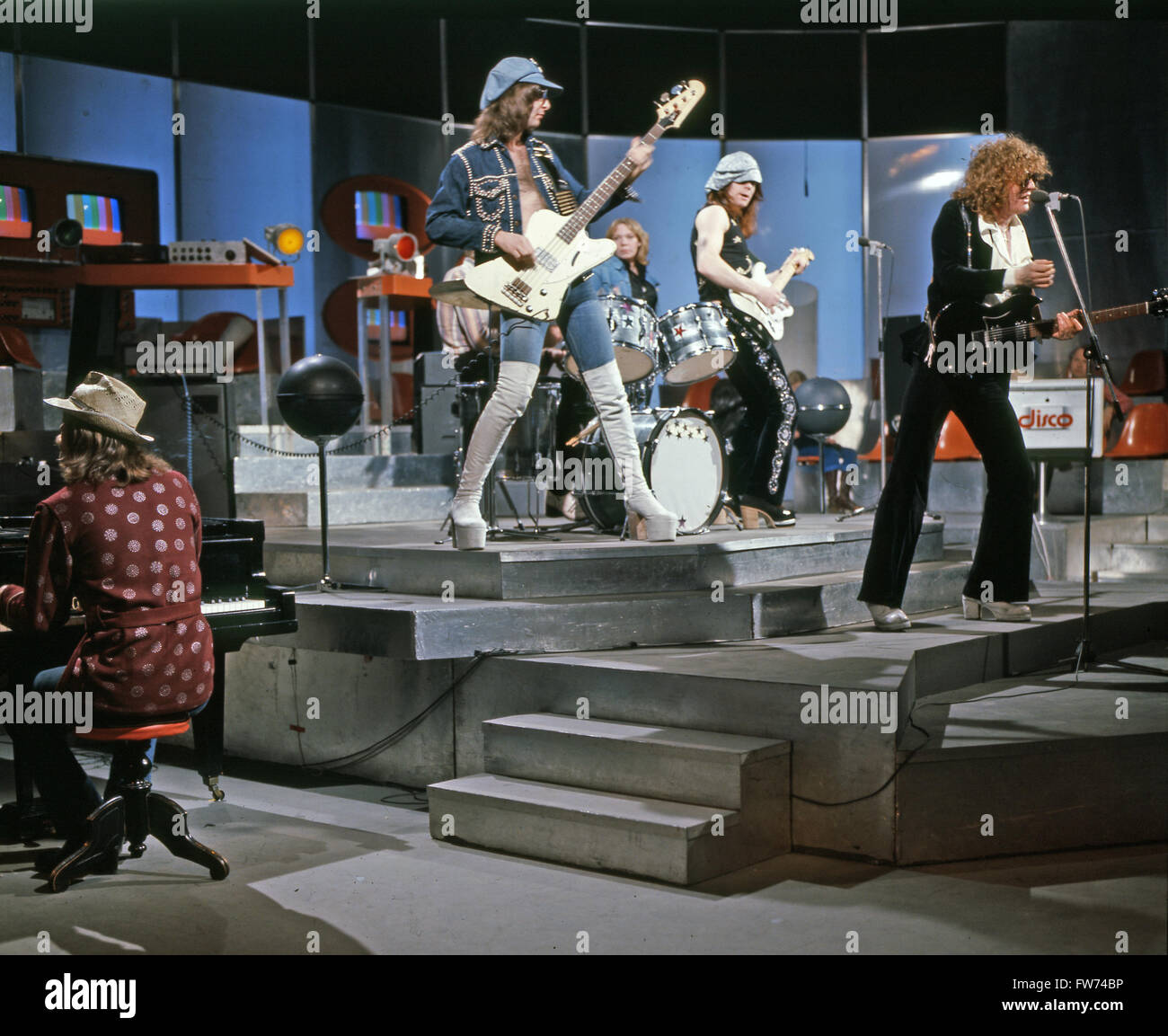 Mott the hoople 1974 hi-res stock photography and images - Alamy