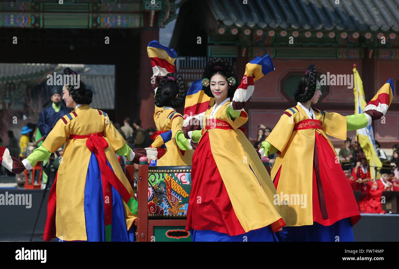 Performers wearing Joseon Dynasty traditional costume during the ...
