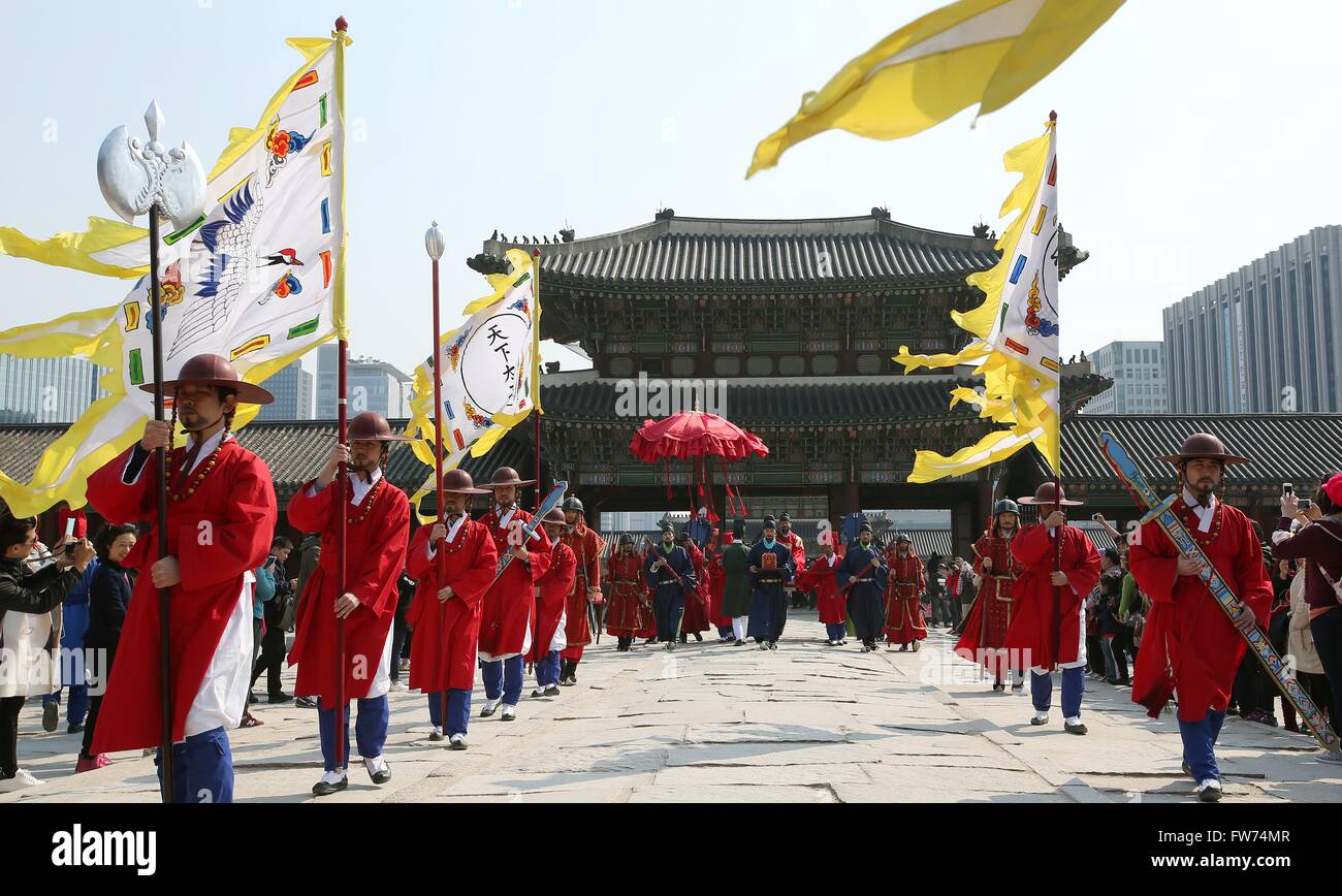 Performers wearing Joseon Dynasty traditional costume during the ...