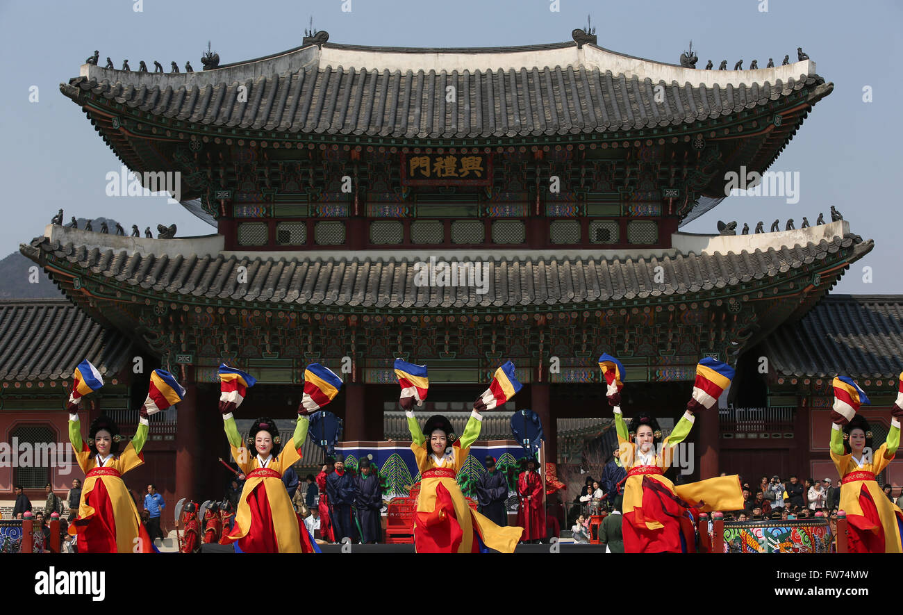Performers wearing Joseon Dynasty traditional costume during the ...
