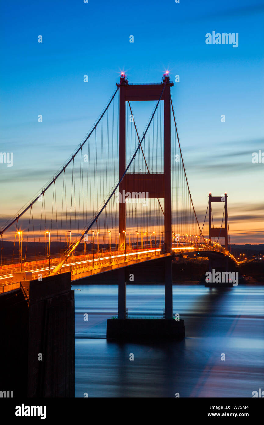 Severn estuary old severn bridge hi-res stock photography and images ...