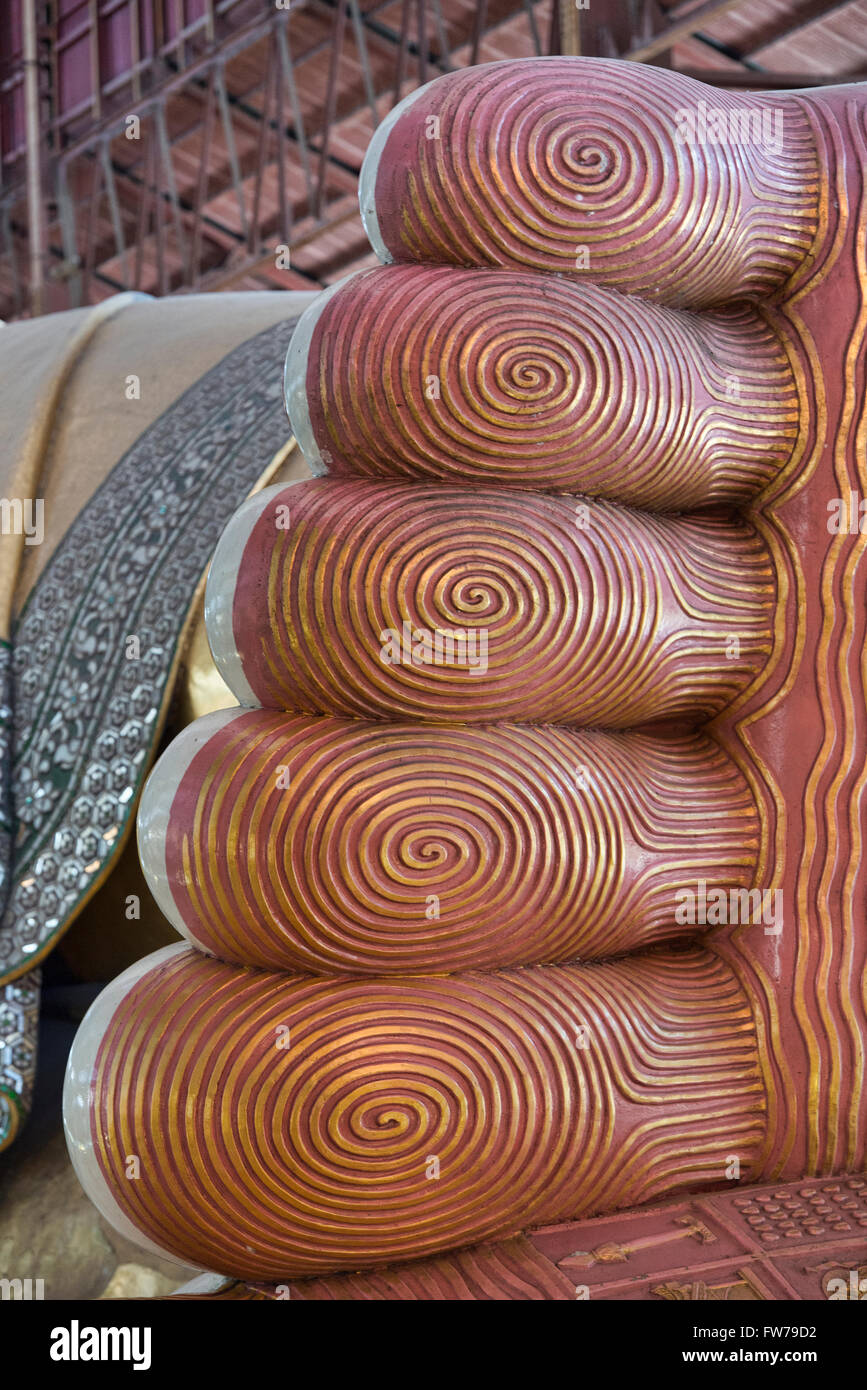 The giant reclining Buddha at Chauk Htat Gyi Pagoda, Yangon, Myanmar ...
