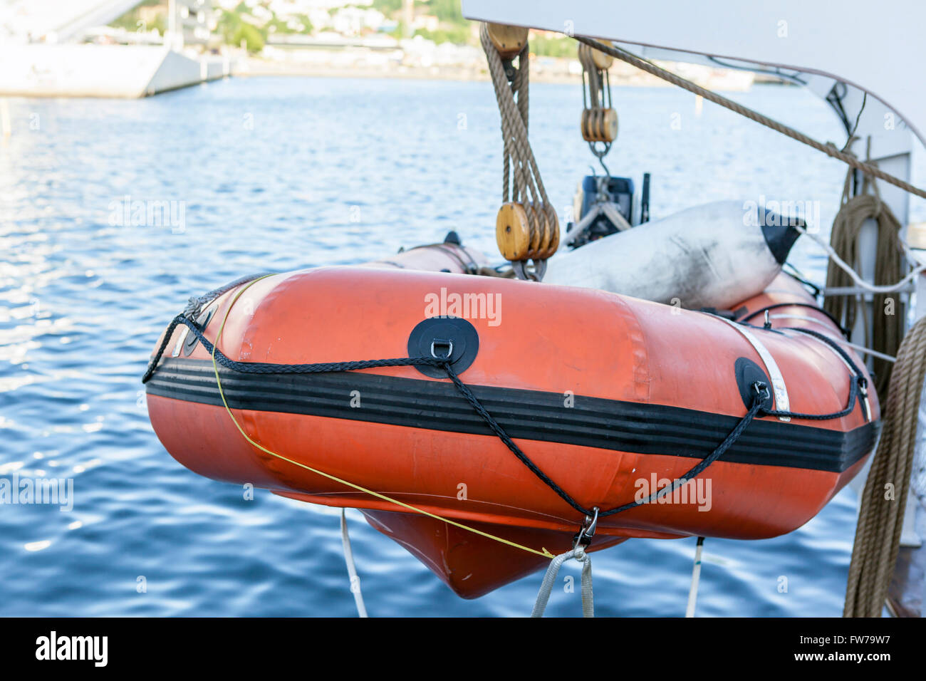 Lifeboat boat hi-res stock photography and images - Alamy