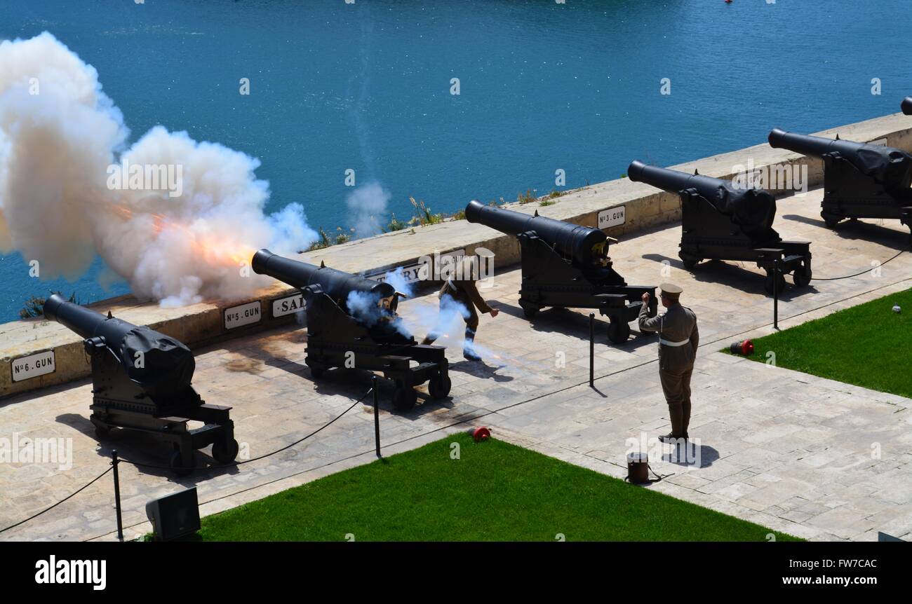 Cannon fire hi-res stock photography and images - Alamy