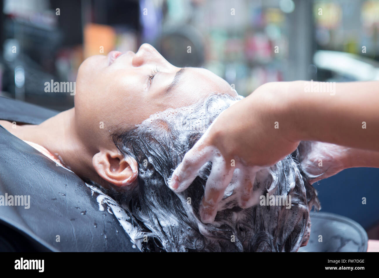woman washing hair in salon Stock Photo - Alamy