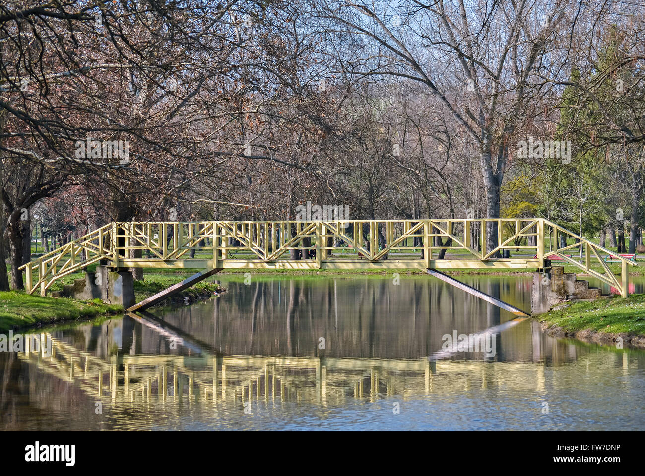 The yellow bridge hi-res stock photography and images - Alamy