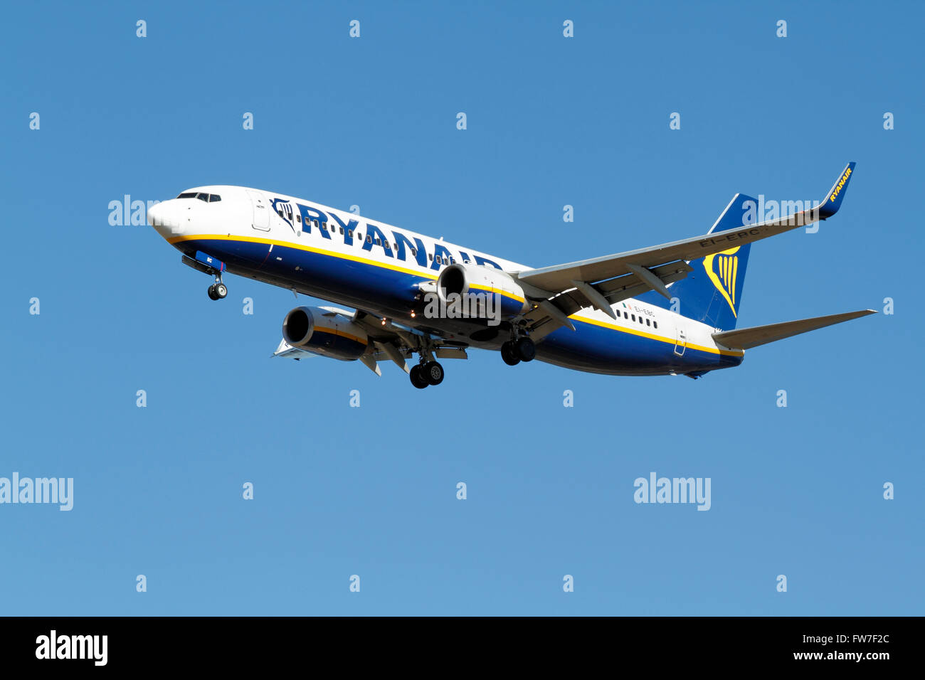 Luton airports hi-res stock photography and images - Alamy