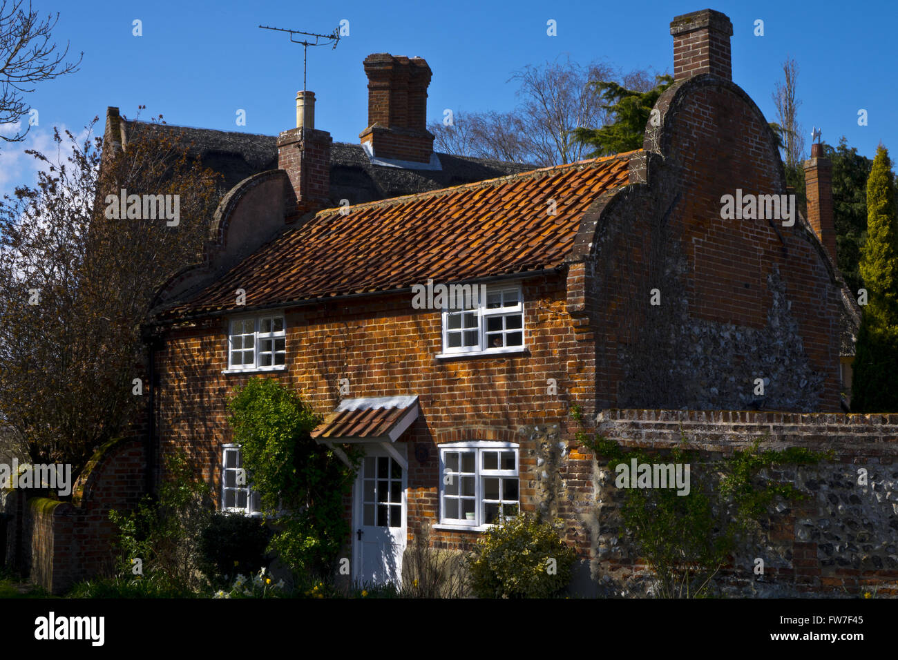 Gable cottage hi-res stock photography and images - Alamy