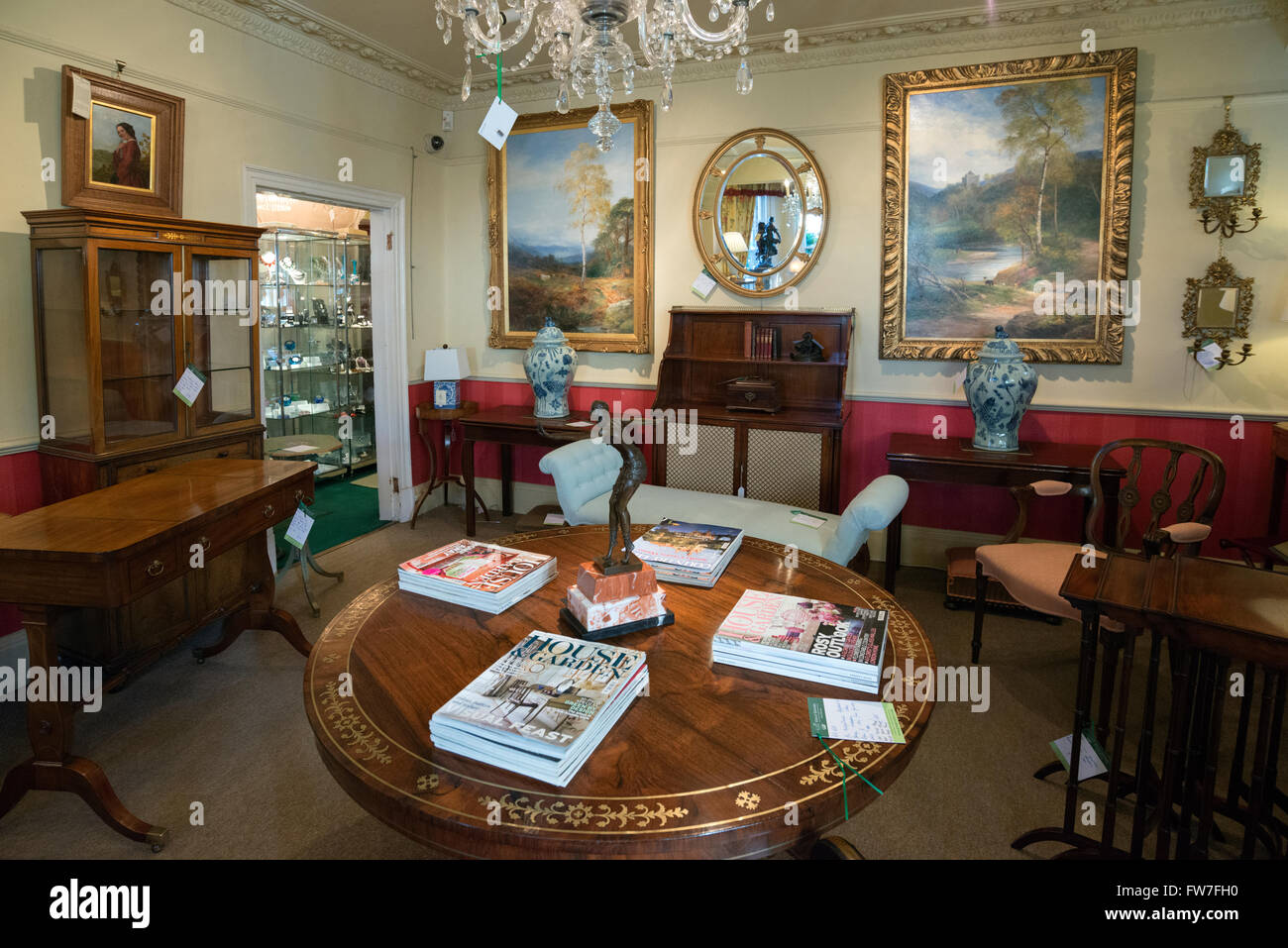 Antique shop interior hi-res stock photography and images - Alamy