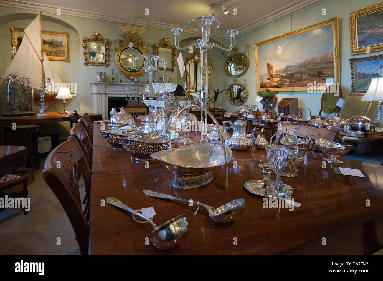 Antique shop interior hi-res stock photography and images - Alamy