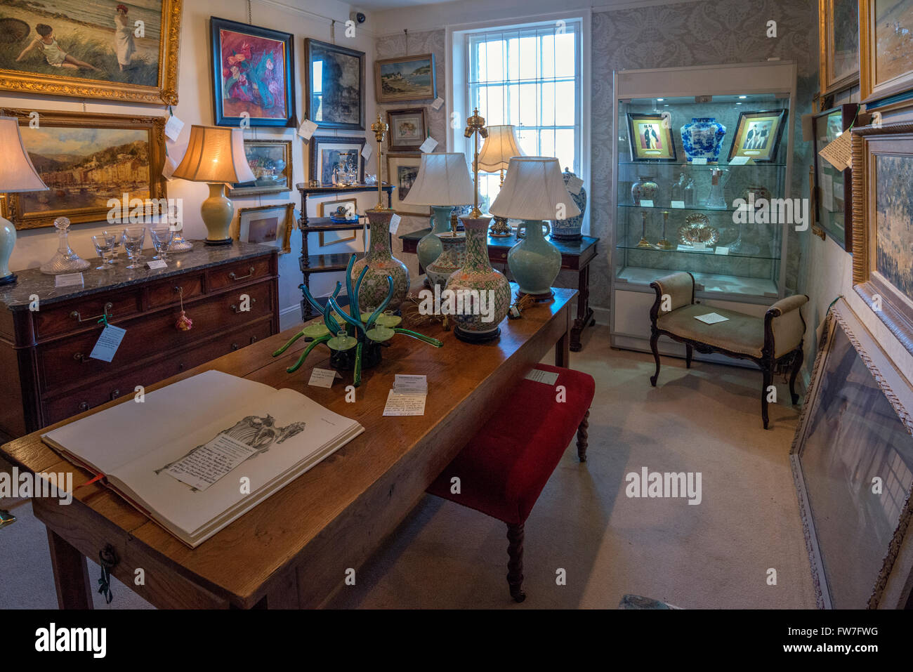 Great Grooms Antiques Shop - Interior. Hungerford, England Stock Photo ...