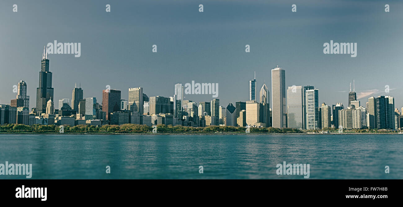 Chicago skyline blue sky hi-res stock photography and images - Alamy