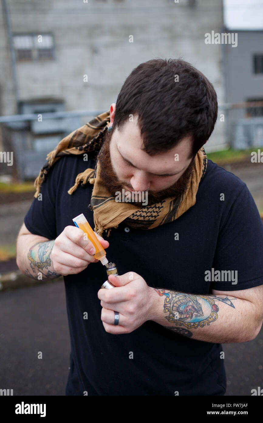 Vaper device hi-res stock photography and images - Alamy