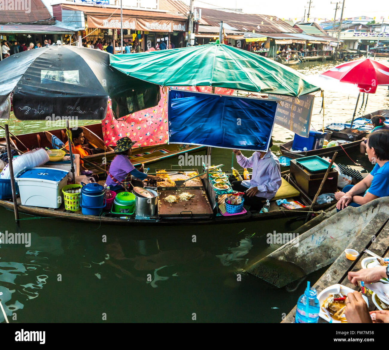 Trader's boats in a floating market in Thailand Stock Photo - Alamy