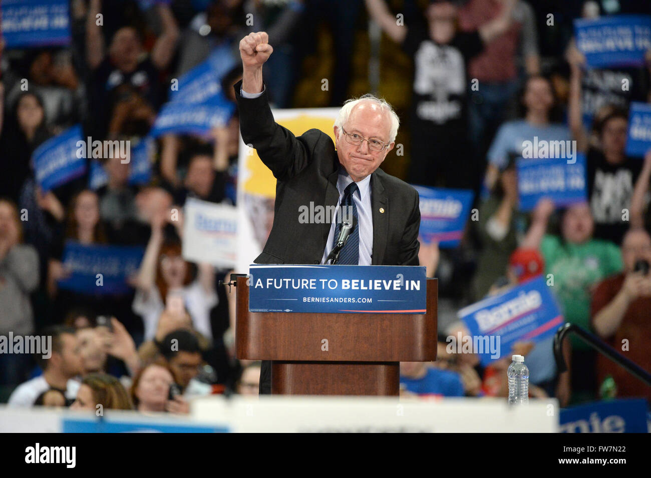 Bernie sanders 2016 hi-res stock photography and images - Alamy