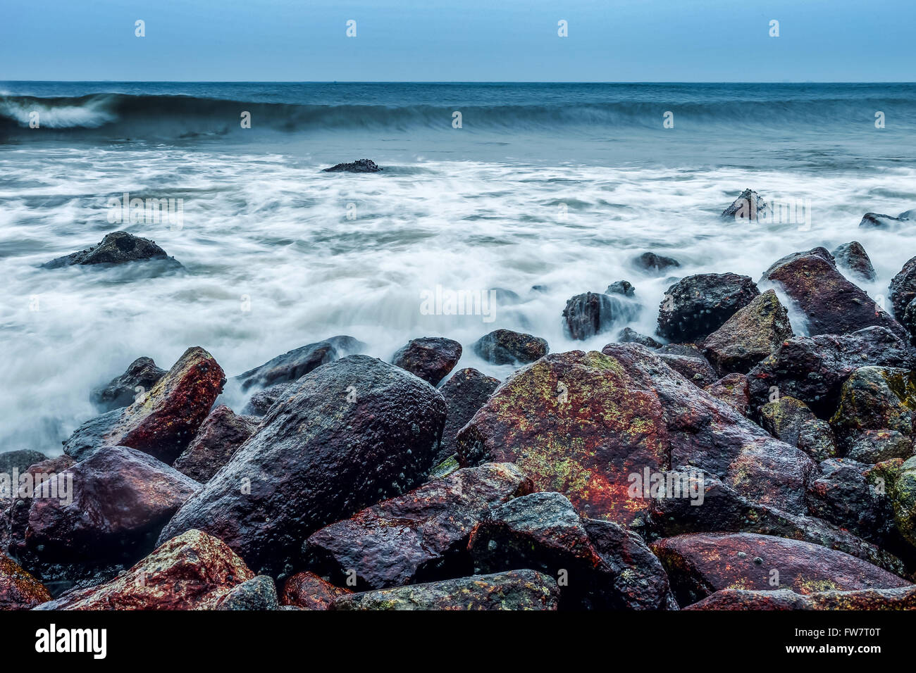 In the evening, the waves beat on the beach, very beautiful Stock Photo ...