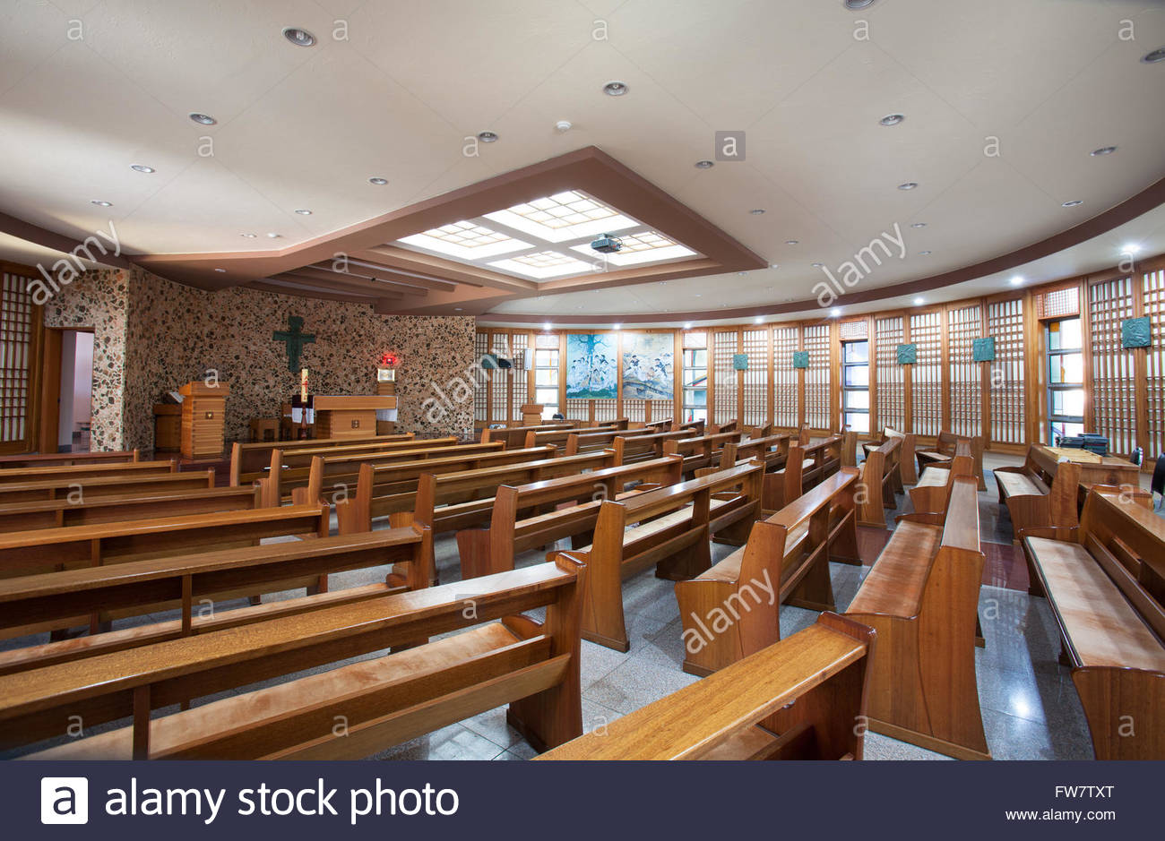 Catholic Church Altar Stock Photos & Catholic Church Altar Stock Images ...