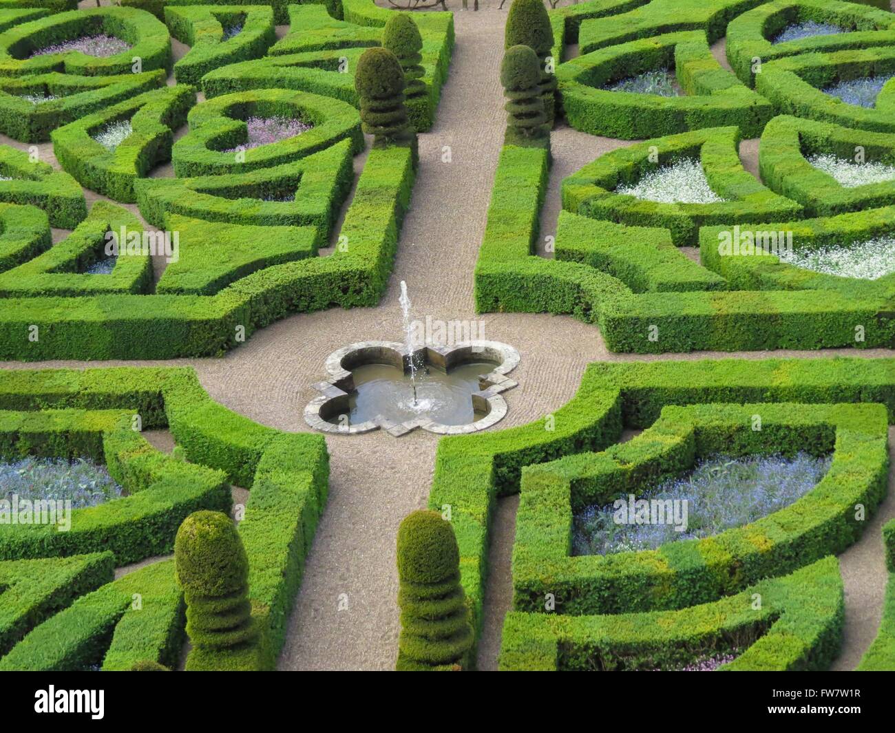 Labyrinth garden hi-res stock photography and images - Alamy