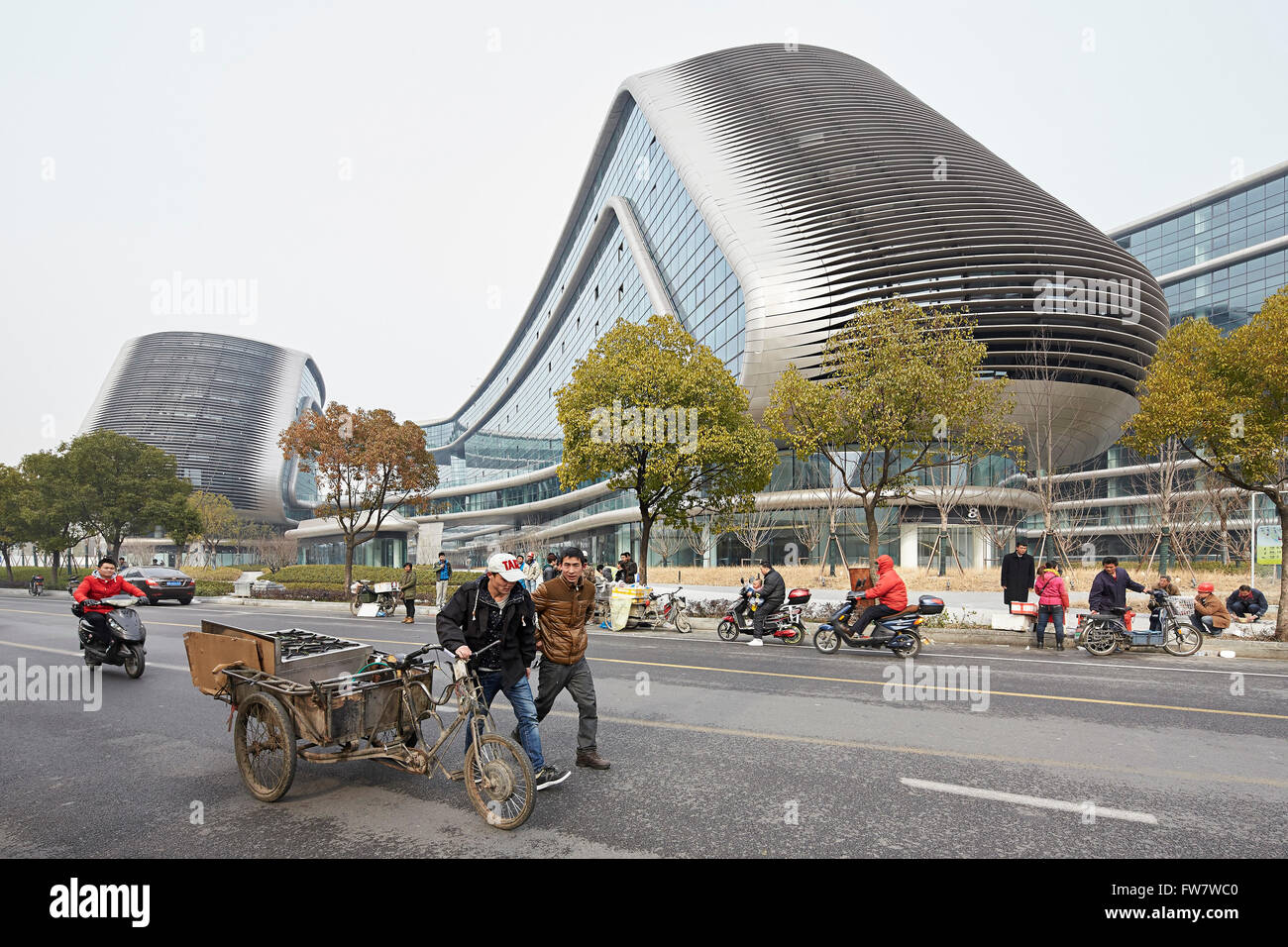 Street scene and dynamic exterior facade. Sky SOHO, Shanghai, China ...