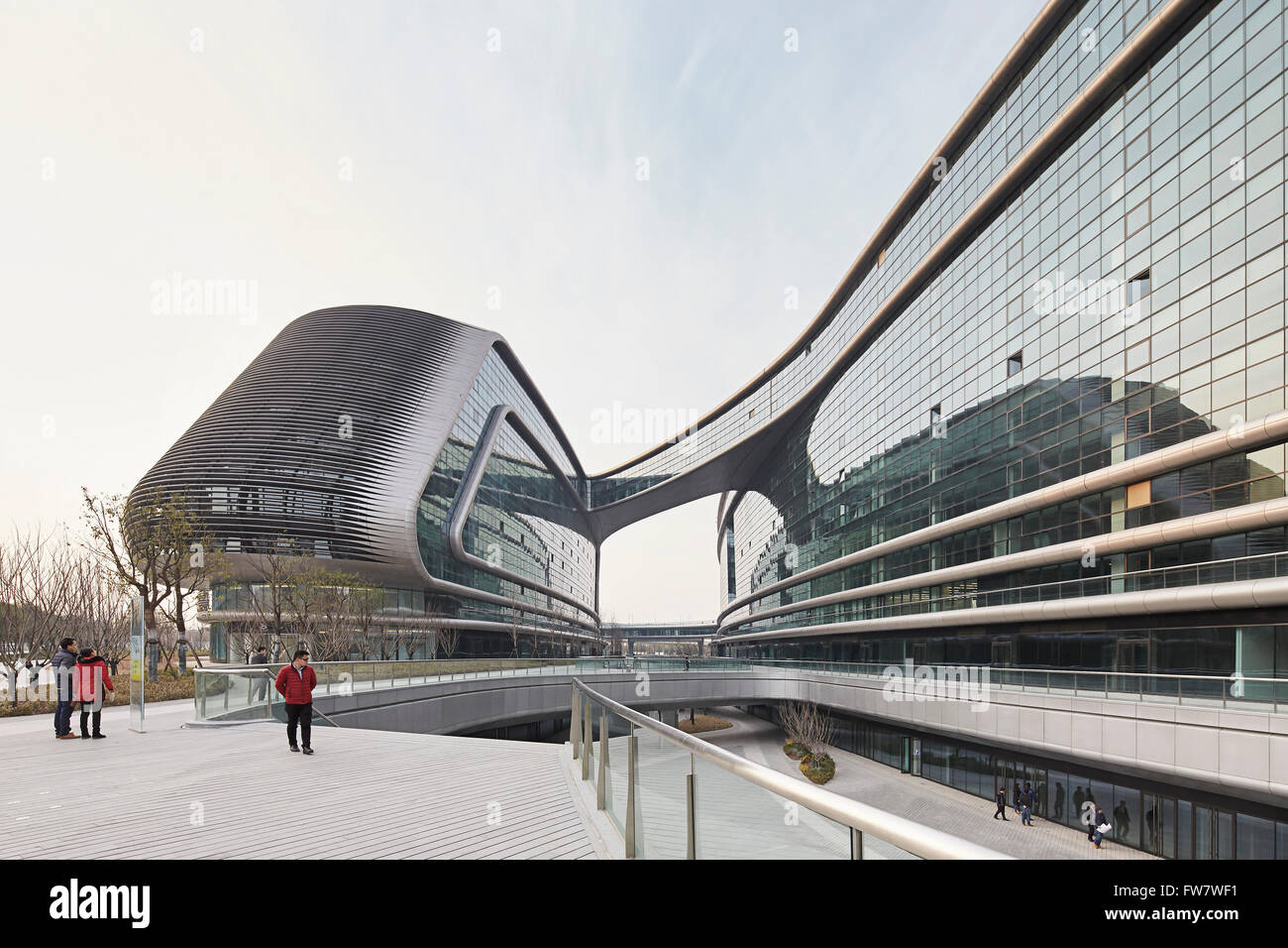 Perspective of glass curtain wall, bridge link and landscaped walkways ...