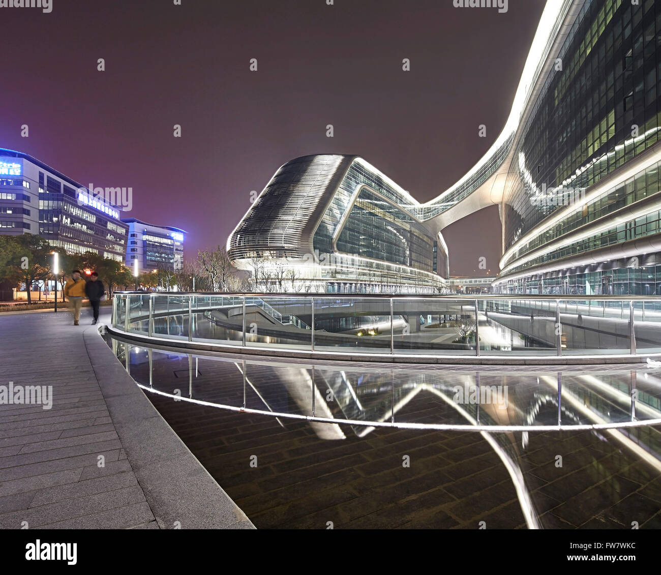 Exterior facade landscaped walkways bridge hi-res stock photography and ...