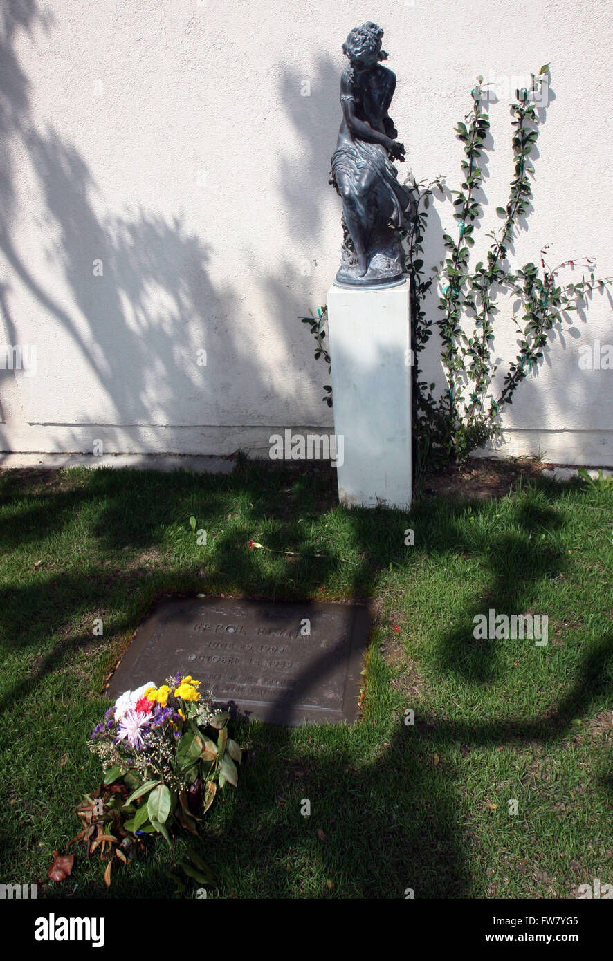 Errol flynn grave forest lawn hi-res stock photography and images - Alamy