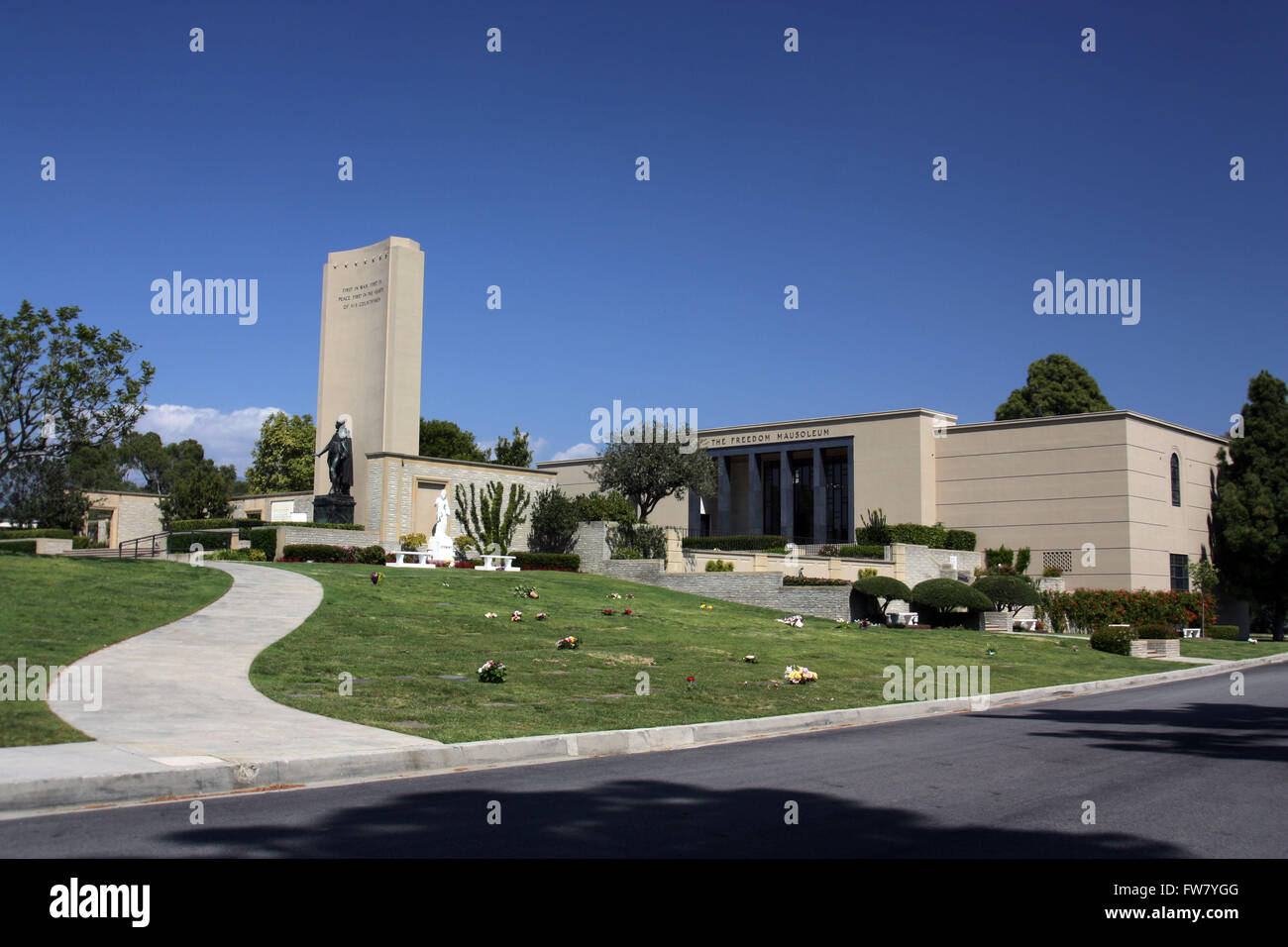 Errol flynn grave forest lawn hi-res stock photography and images - Alamy