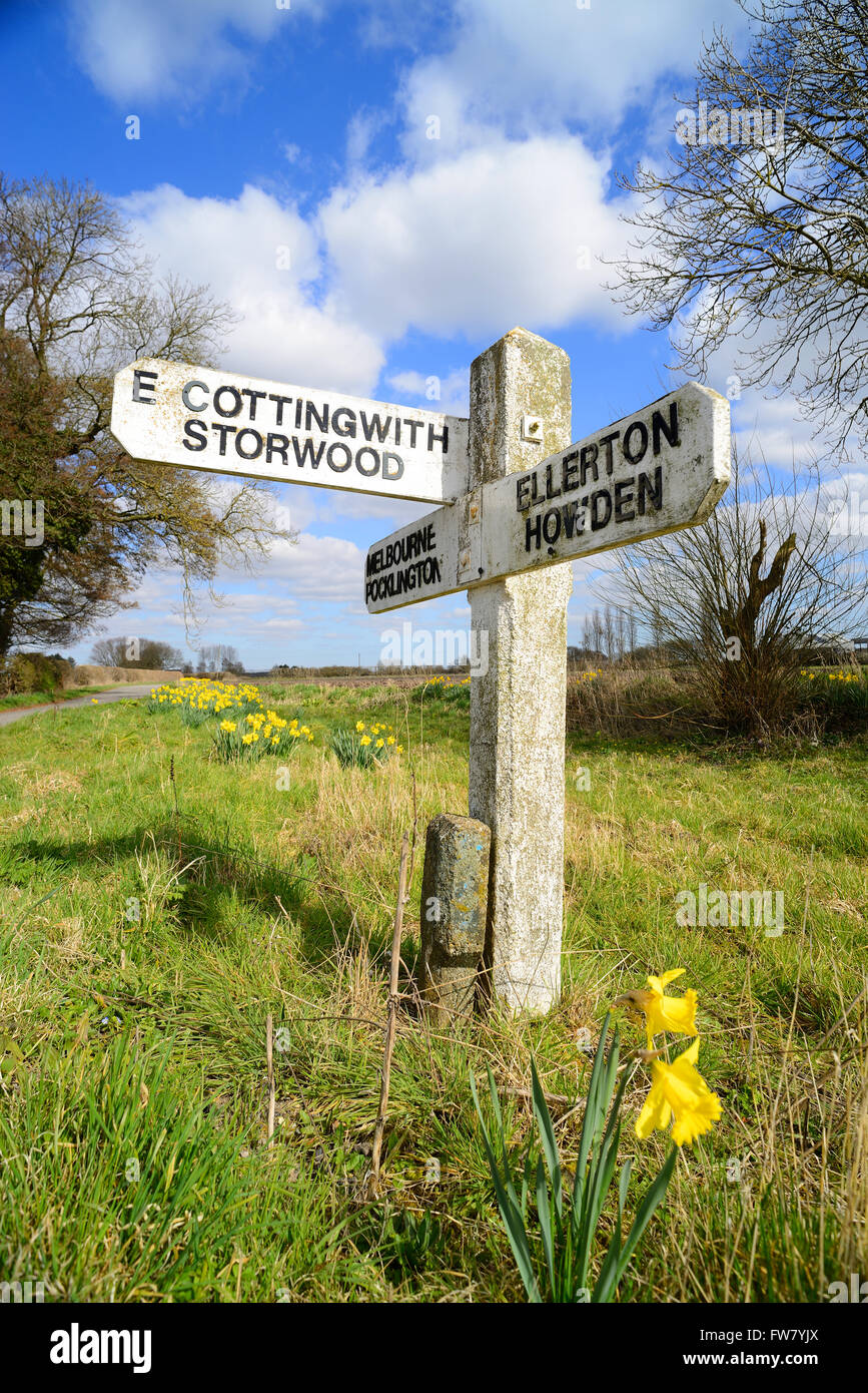 Old fashioned signpost hi-res stock photography and images - Alamy