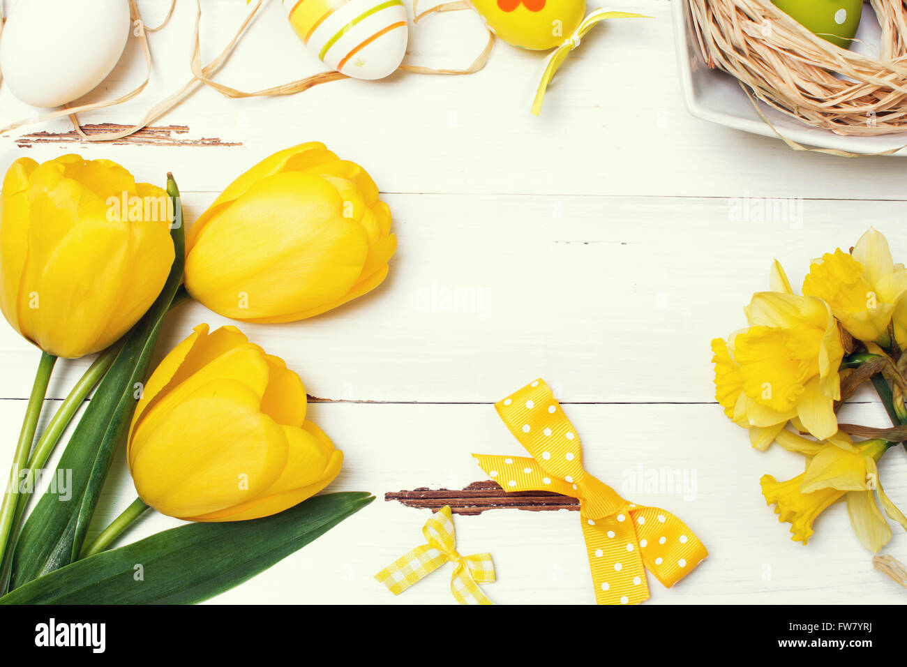 Vintage easter background with eggs and flowers Stock Photo - Alamy