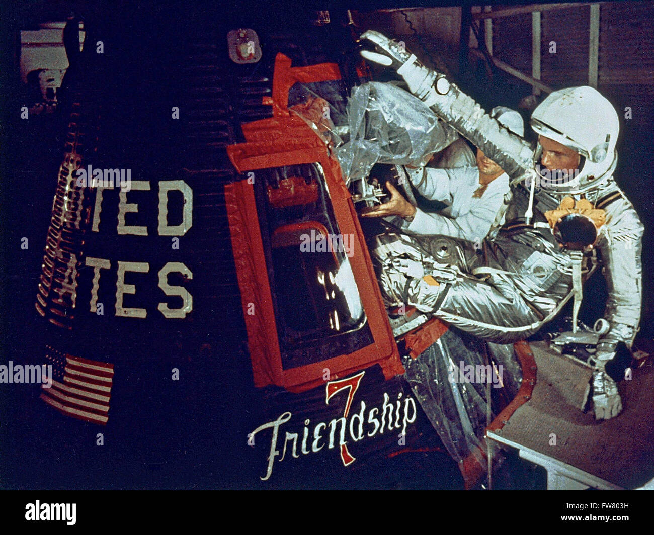 NASA Astronaut John Glenn enters his Mercury Friendship 7 capsule in ...