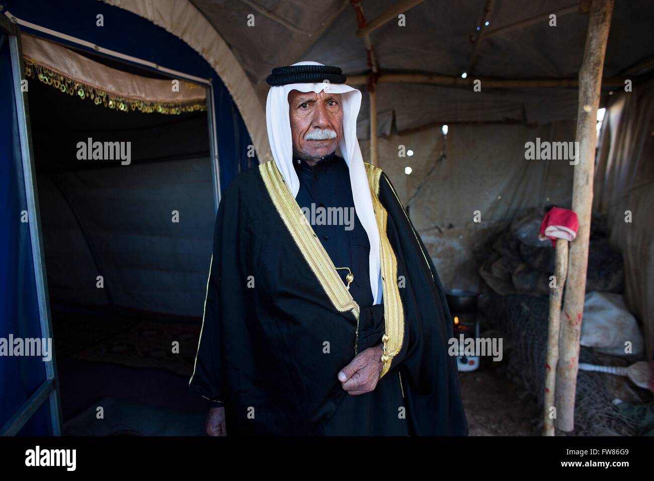 old refugee man in Arbat refugee camp in Northern Iraq Stock Photo - Alamy