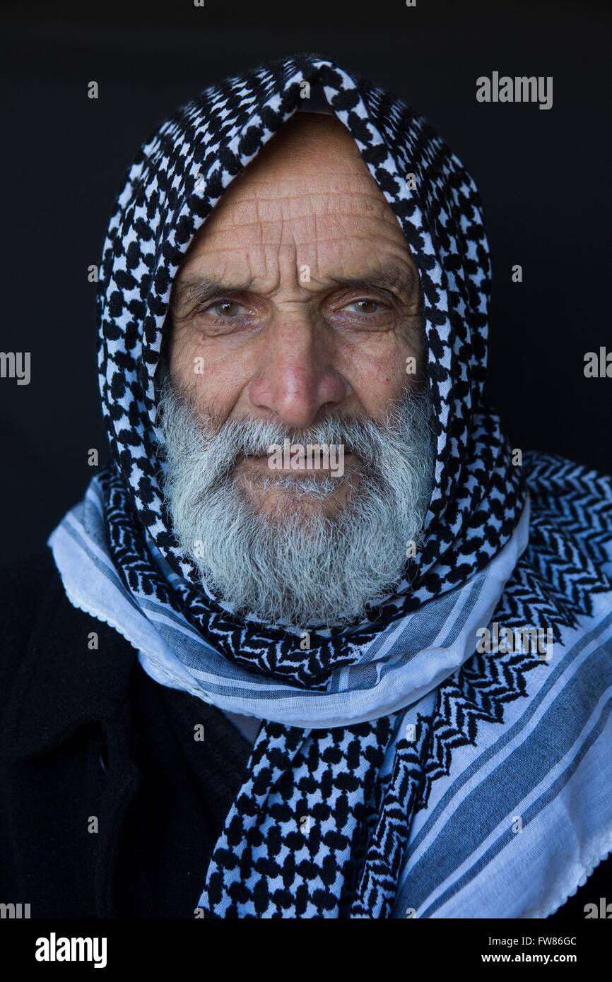 Old kurdish man kurdistan iraq hi-res stock photography and images - Alamy