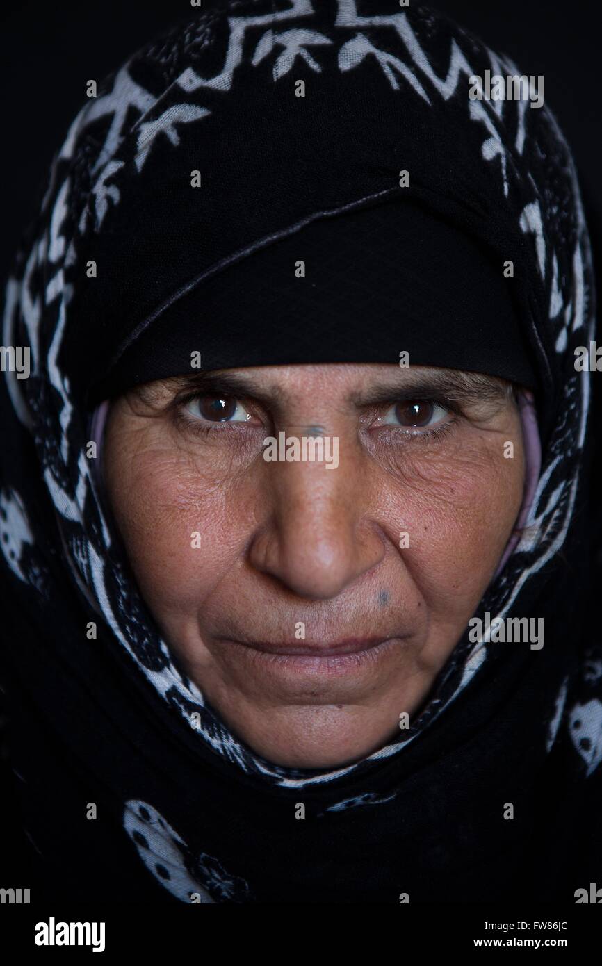 old woman in Ashdi refugee camp in Northern Iraq Stock Photo - Alamy