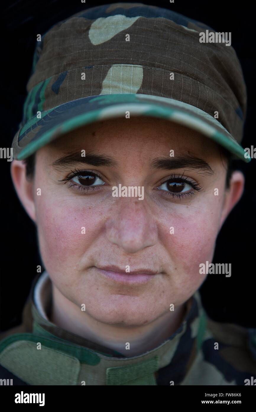 Female isis fighter hi-res stock photography and images - Alamy