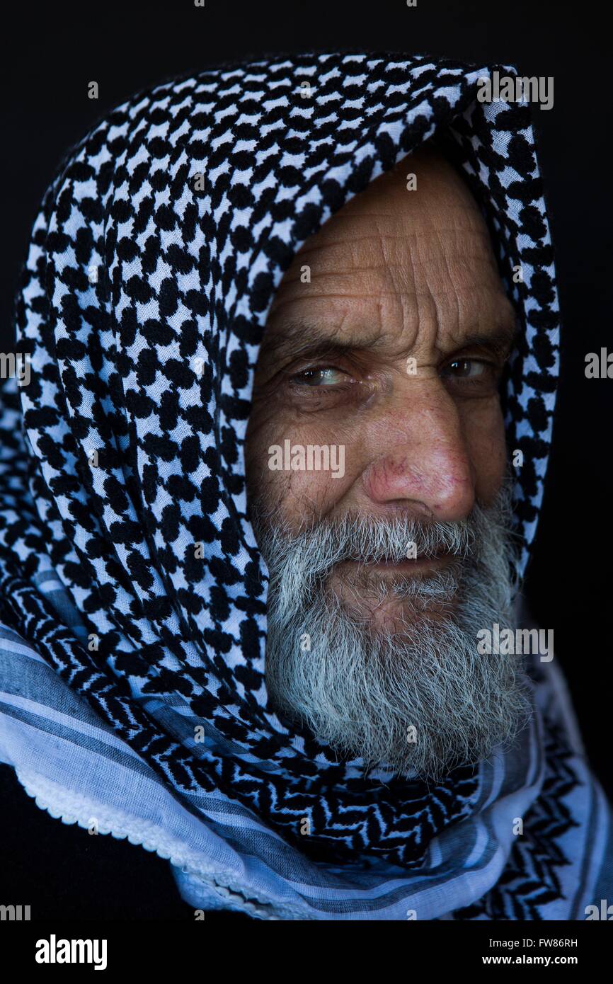 old refugee man in Ashdi refugee camp in Northern Iraq Stock Photo - Alamy