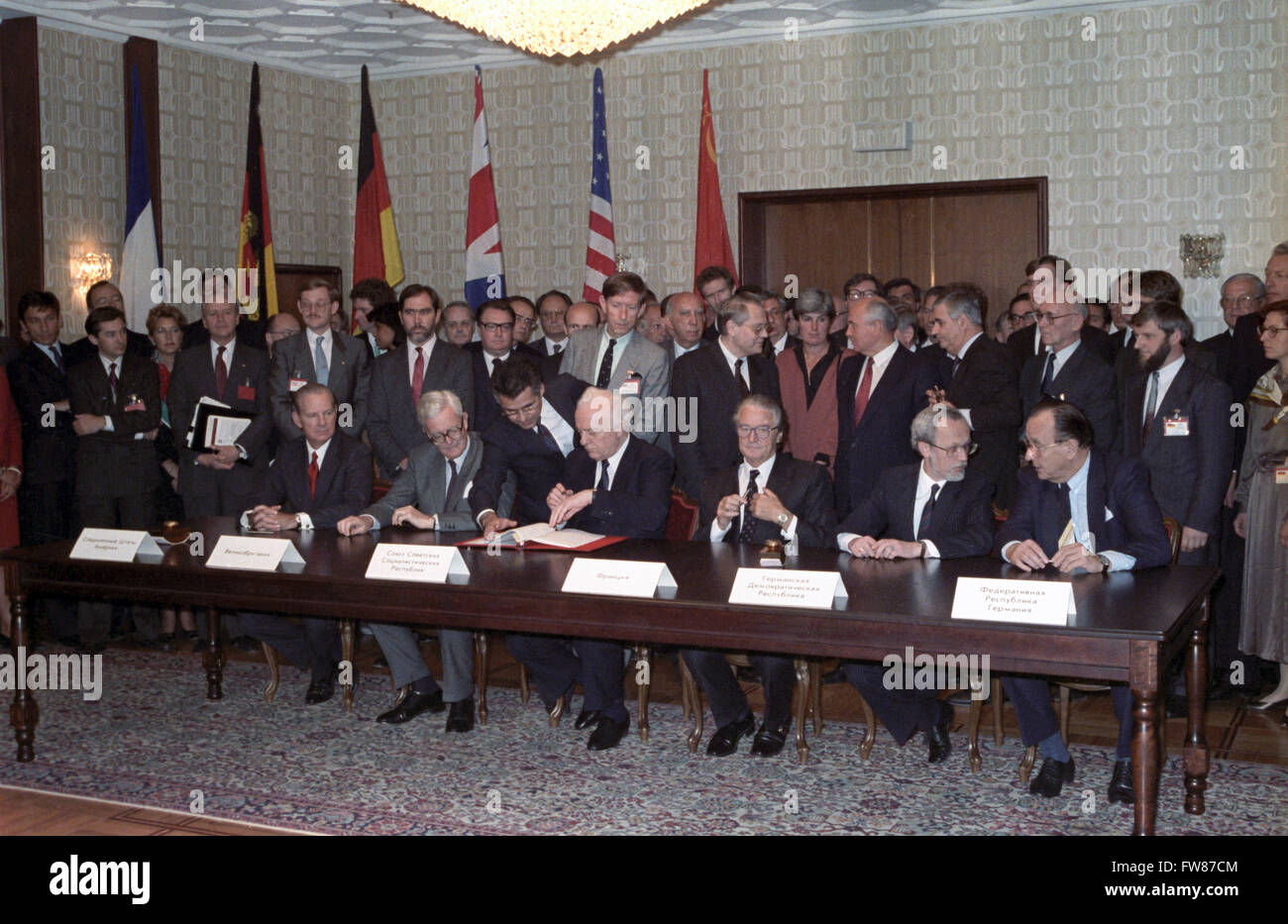 2 4 treaty 1990 hi-res stock photography and images - Alamy
