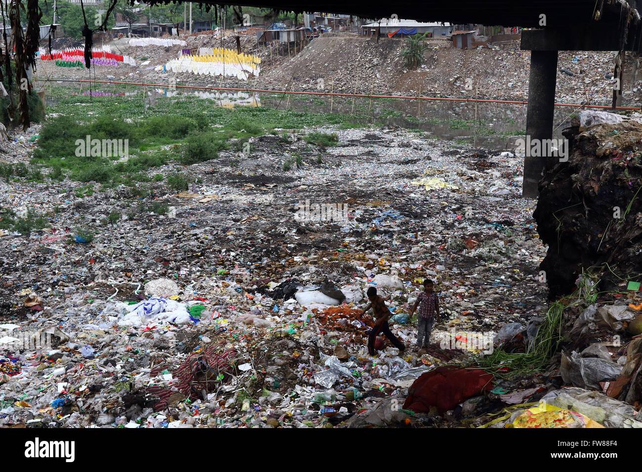 Dhaka, 01 April 2016. Dumping of garbage and waste under the bailey and ...