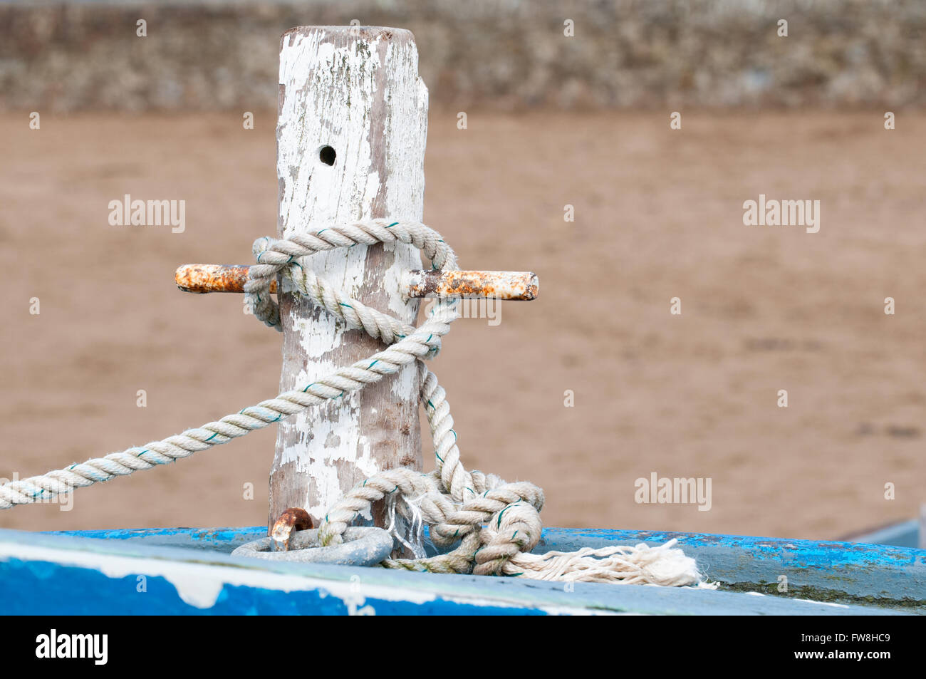 Rope on a moored boat tied up at low tide Stock Photo - Alamy