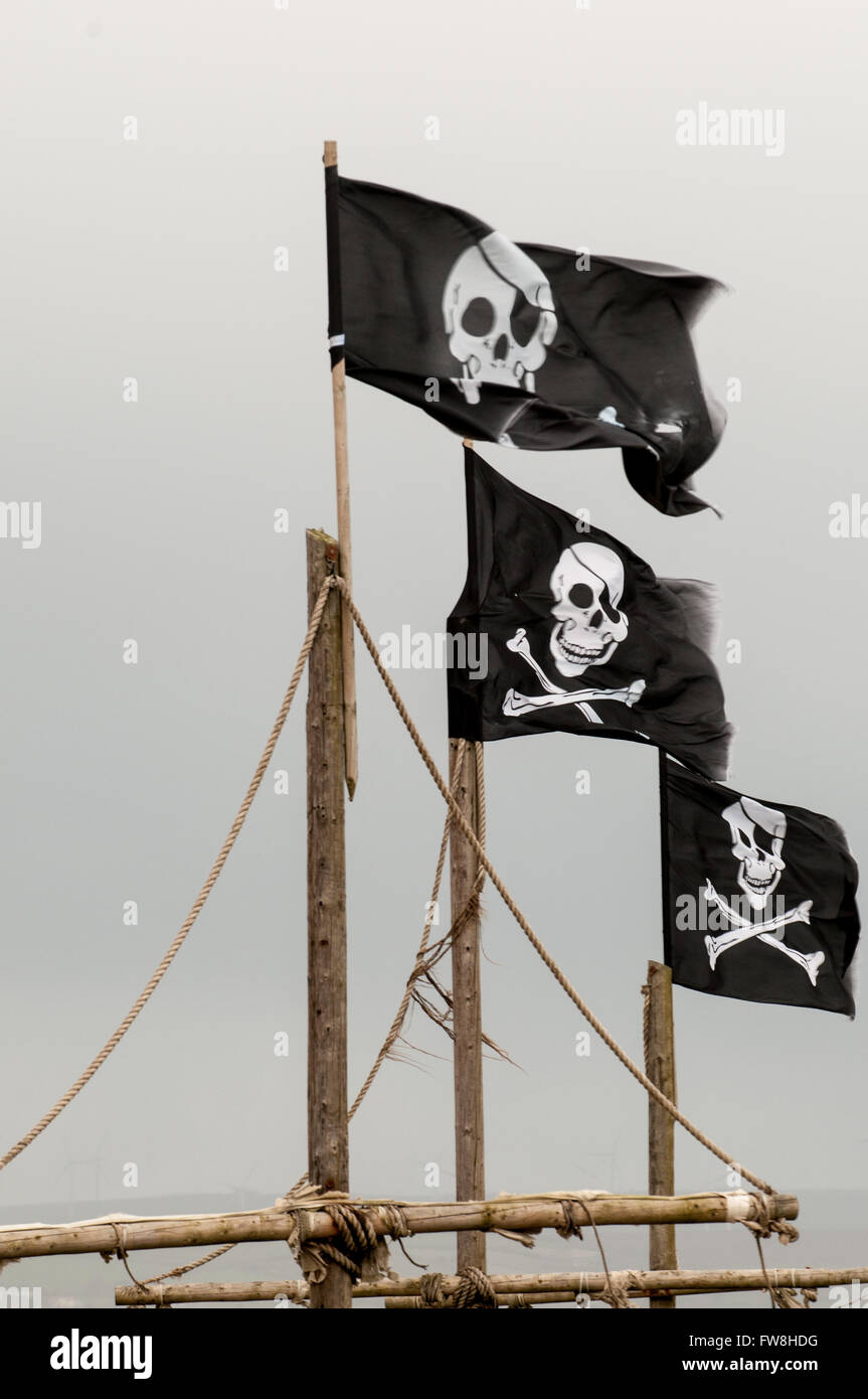 Skull flag hi-res stock photography and images - Alamy