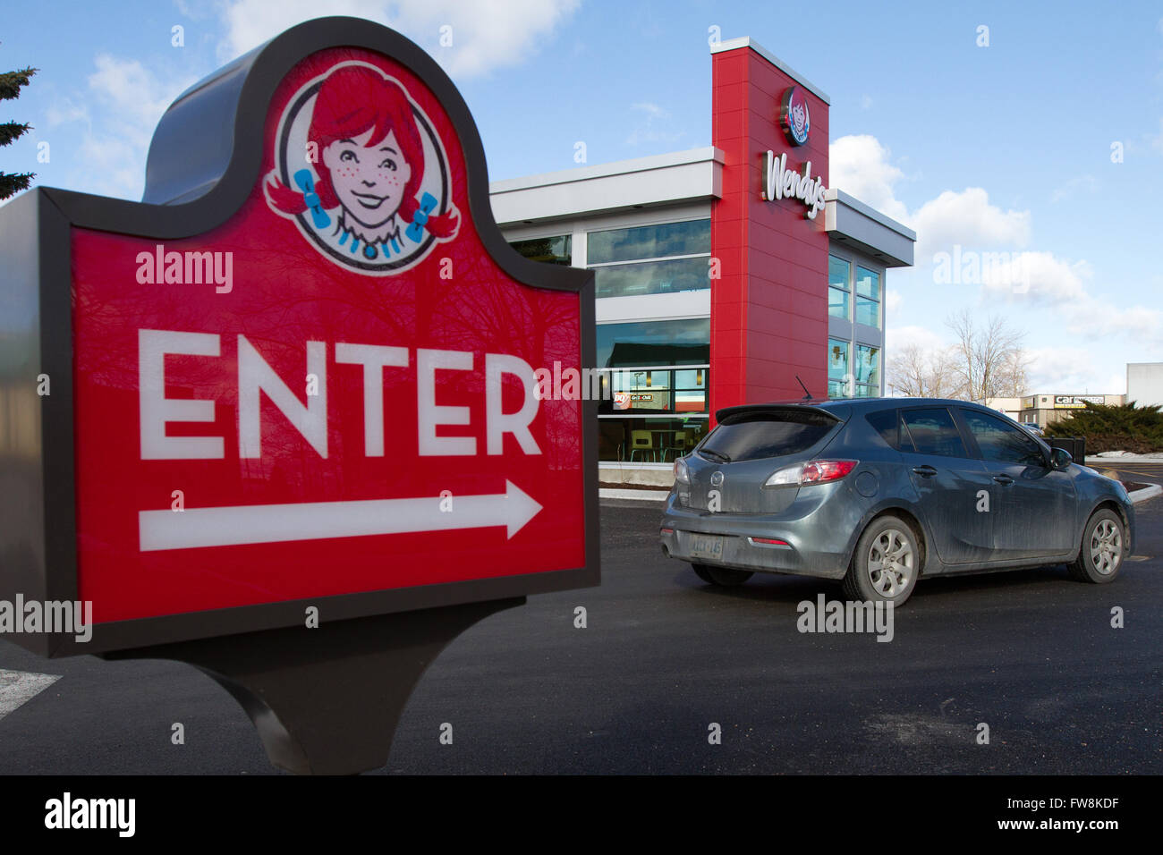 Wendys drive thru hi-res stock photography and images - Alamy