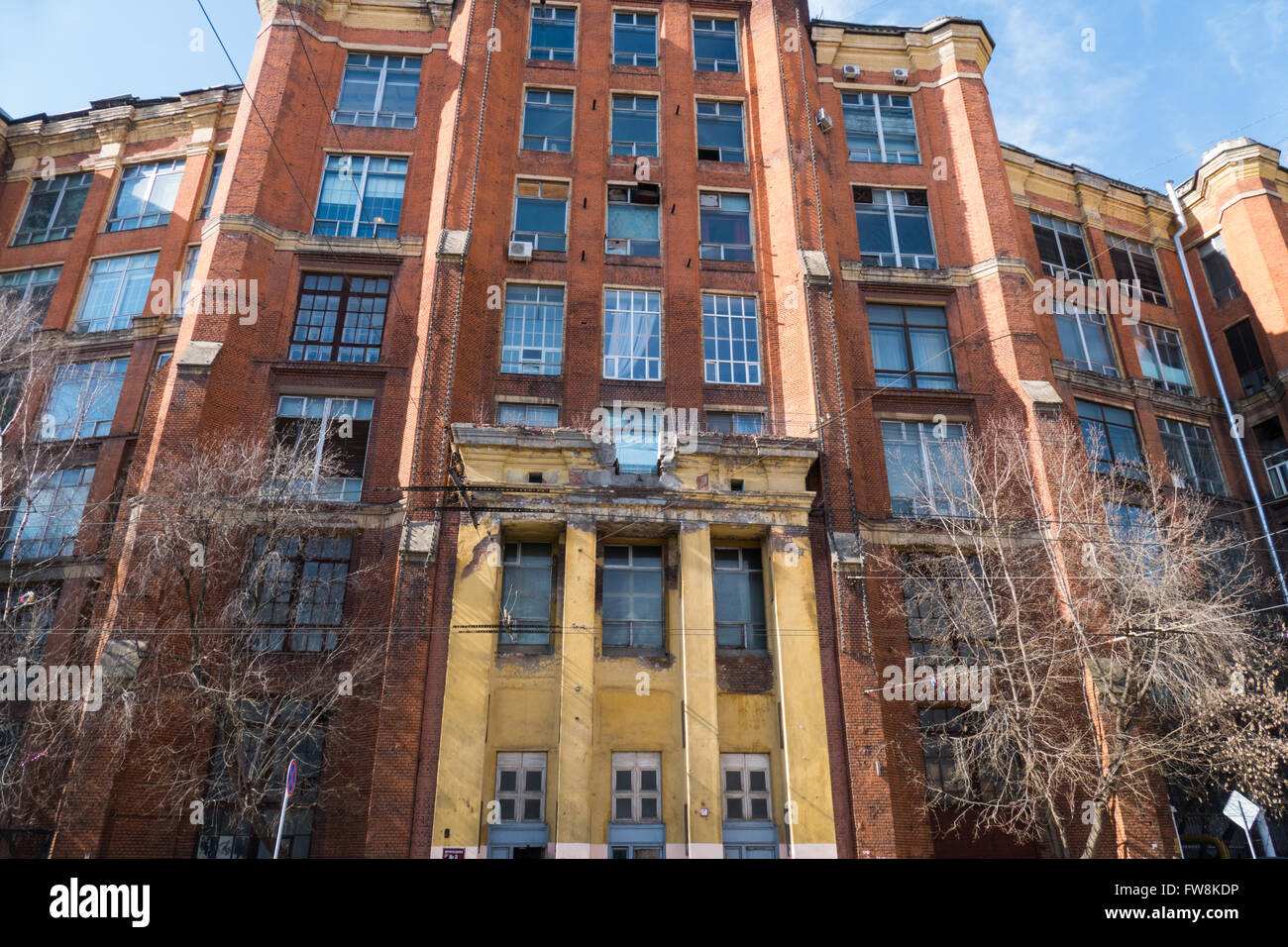 Red brick factory hi-res stock photography and images - Alamy