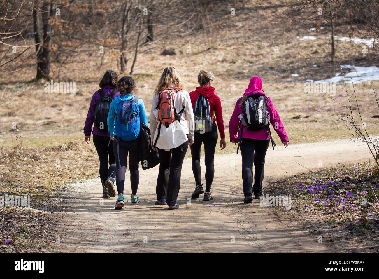 Girls hiking group hi-res stock photography and images - Alamy