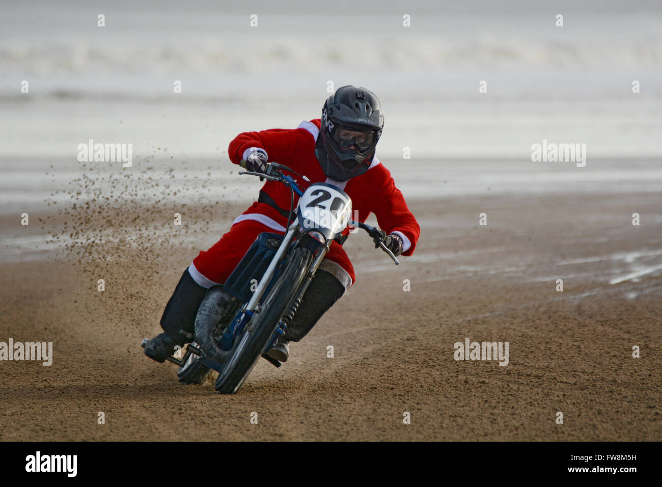 Motorbikes sand beach racing hi-res stock photography and images - Alamy