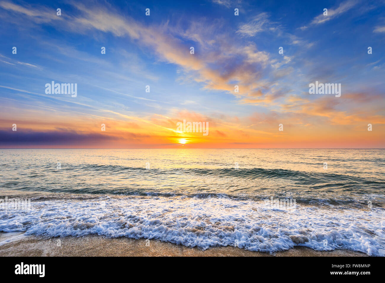 Wave ocean sunrise beautiful hi-res stock photography and images - Alamy