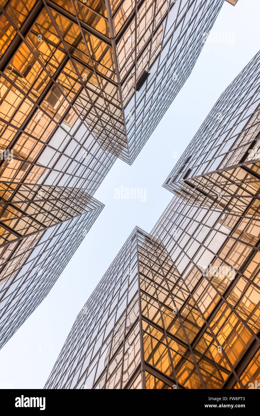 Gold building hong kong hi-res stock photography and images - Alamy