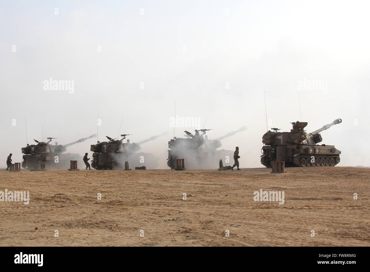 Self propelled howitzer m109 hi-res stock photography and images - Alamy